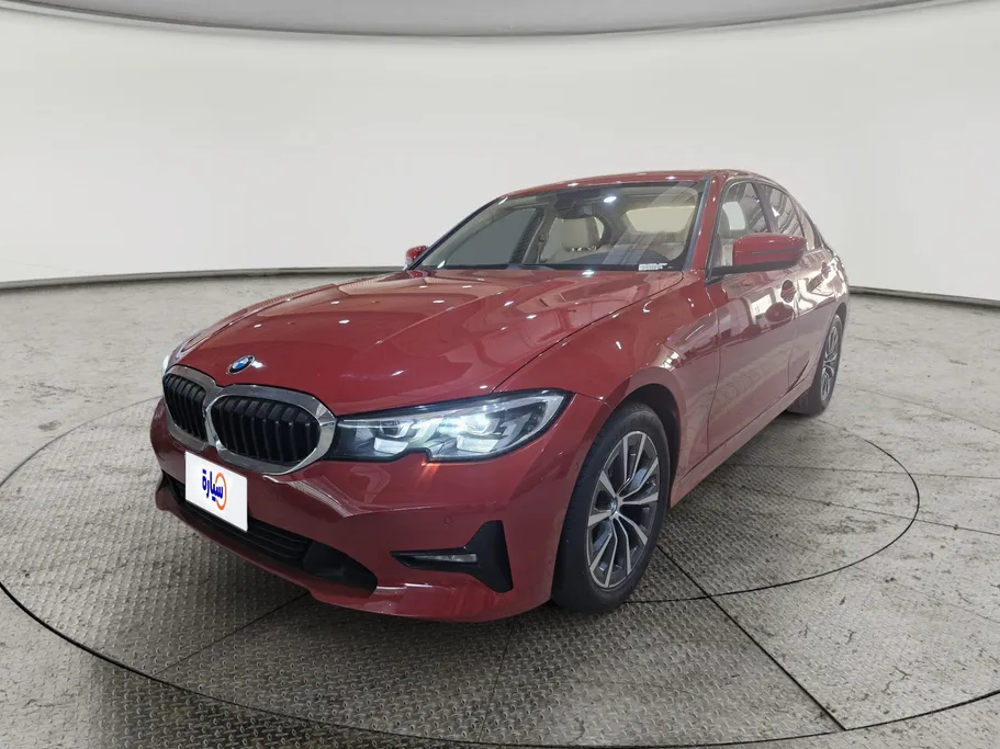 Used 2022 BMW 3 Series 320i Red Color for sale - 214160 | Syarah