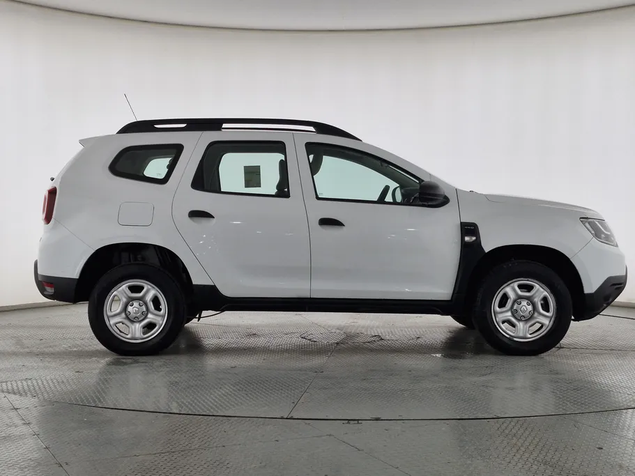 Used 2023 Renault Duster PE White Color for sale - 284514 | Syarah